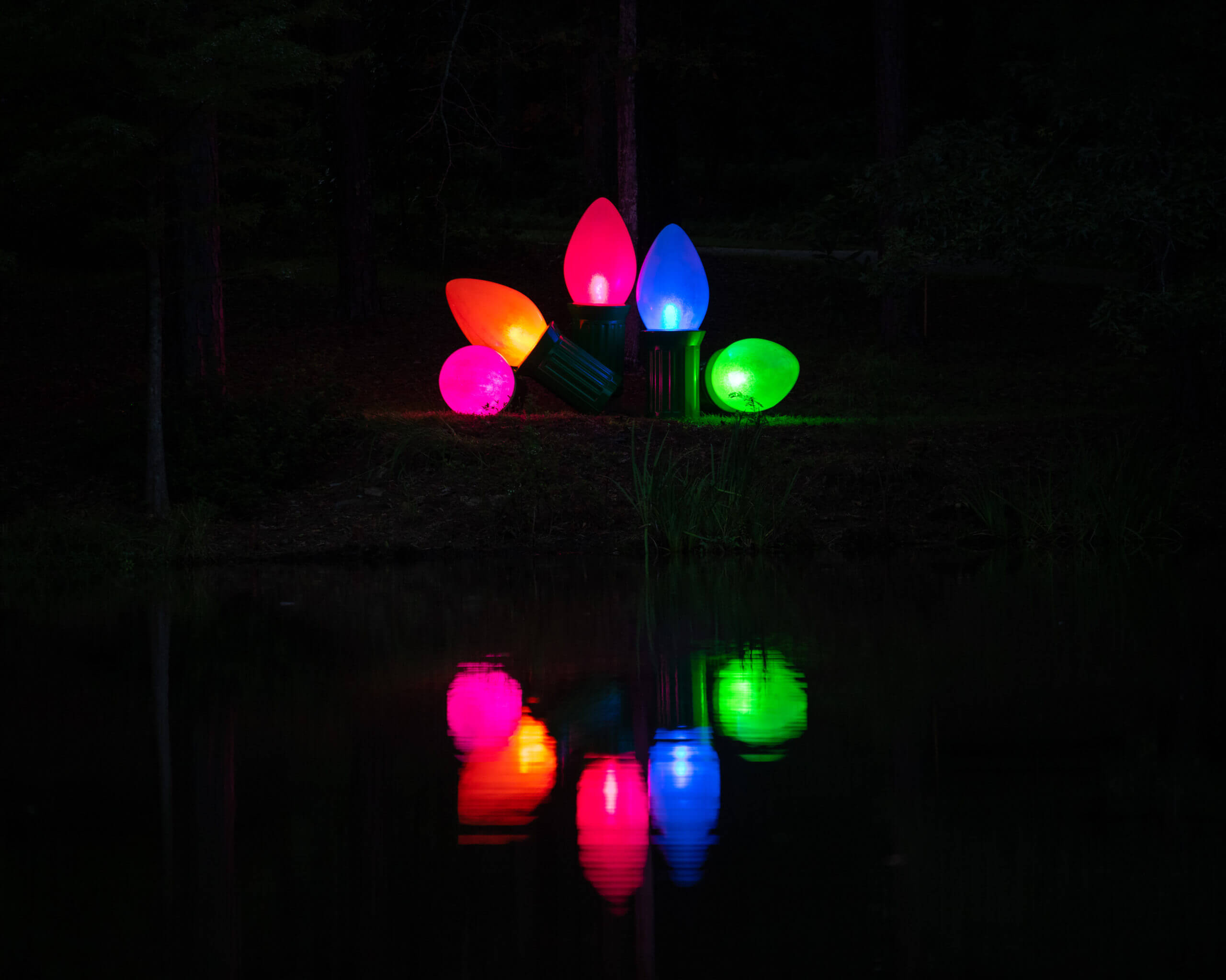 TRANSLUCENT LARGE RGB BULBS - Creative Displays