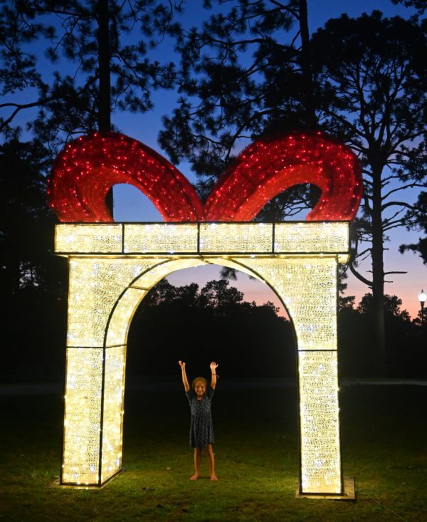 GIFTBOX ARCH - Creative Displays