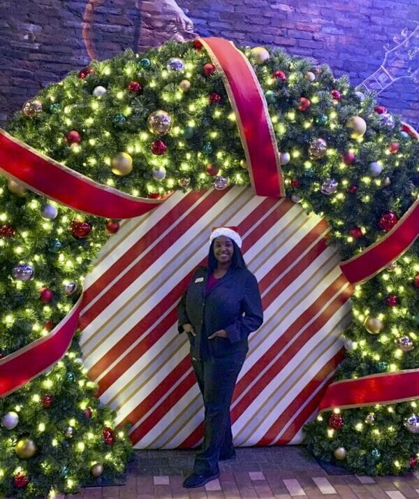 WREATH WALK THROUGH ARCH - Creative Displays