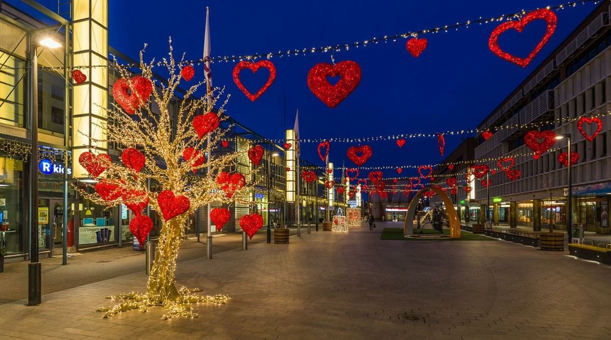 Commercial Holiday Lights & Displays | Creative Displays